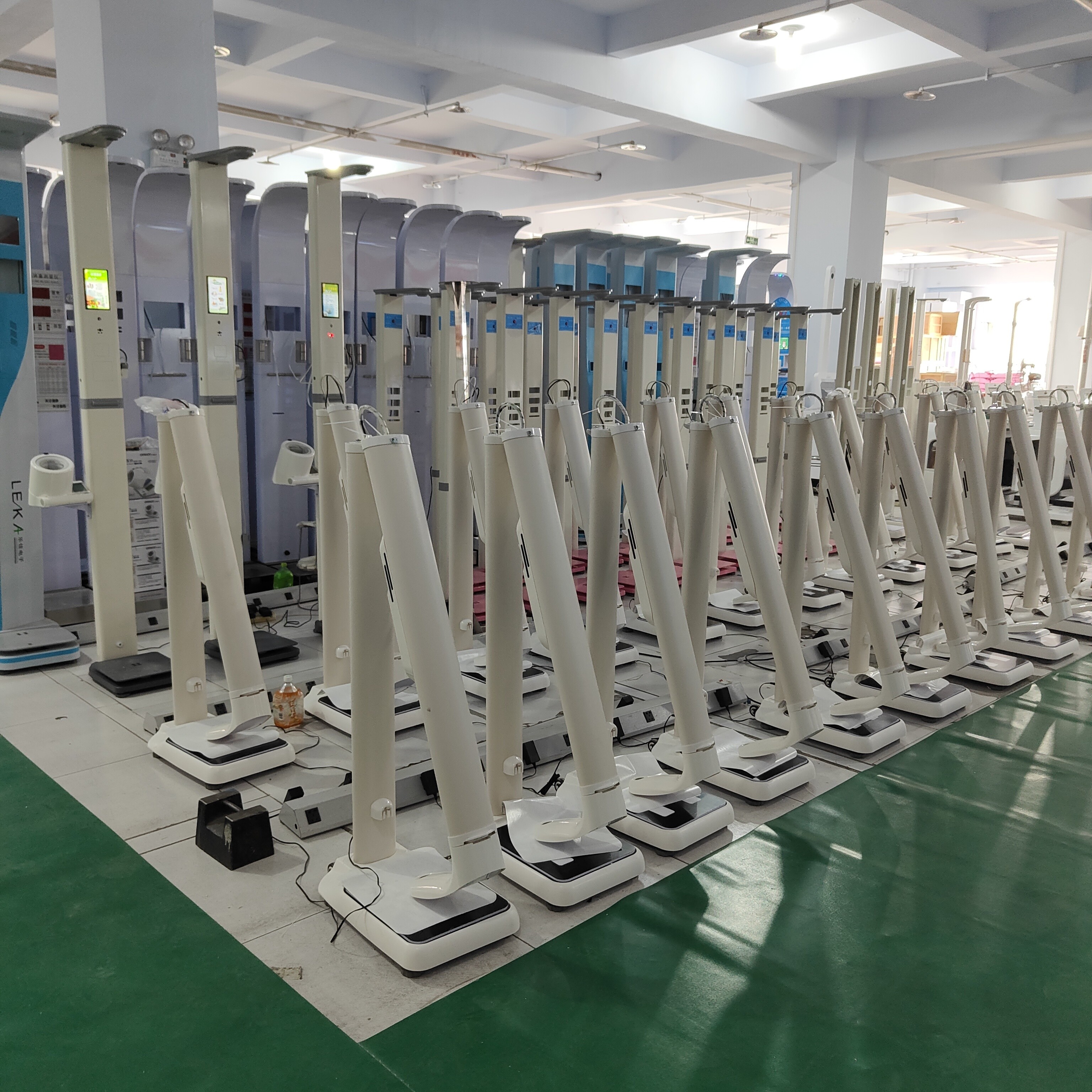 Quality LCD Touch Screen Folding Ultrasonic Measure Height Standing Scale for Within for sale