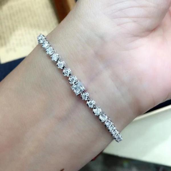 Quality Round Shape Princess Cut Diamond Bracelet Decoration Must-Have with US Currency for sale