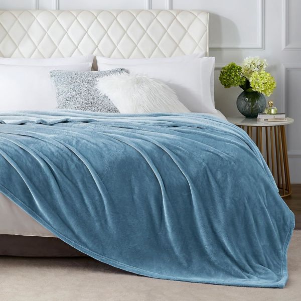 Quality Soft Double-sided Flannel Blanket -made from polyester fiber lightweight quick drying and easy to store for sale