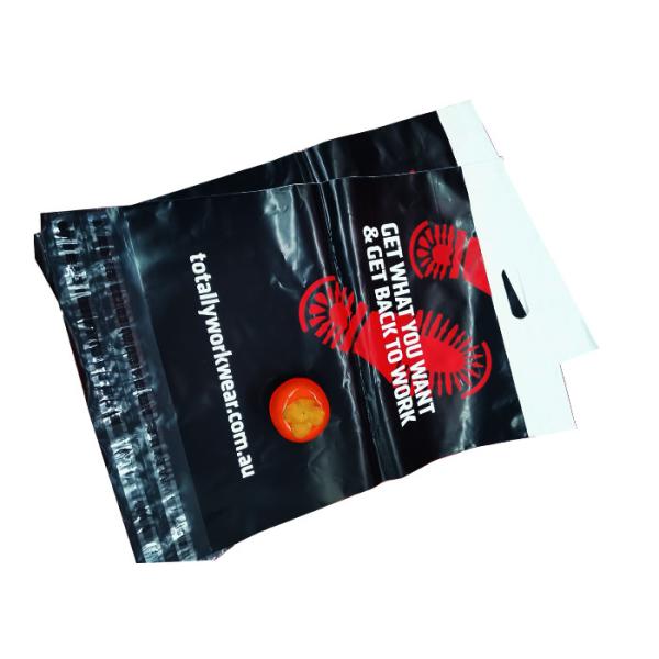 Quality Smooth Surface Returnable Poly Mailer Bags with durable handle for sale