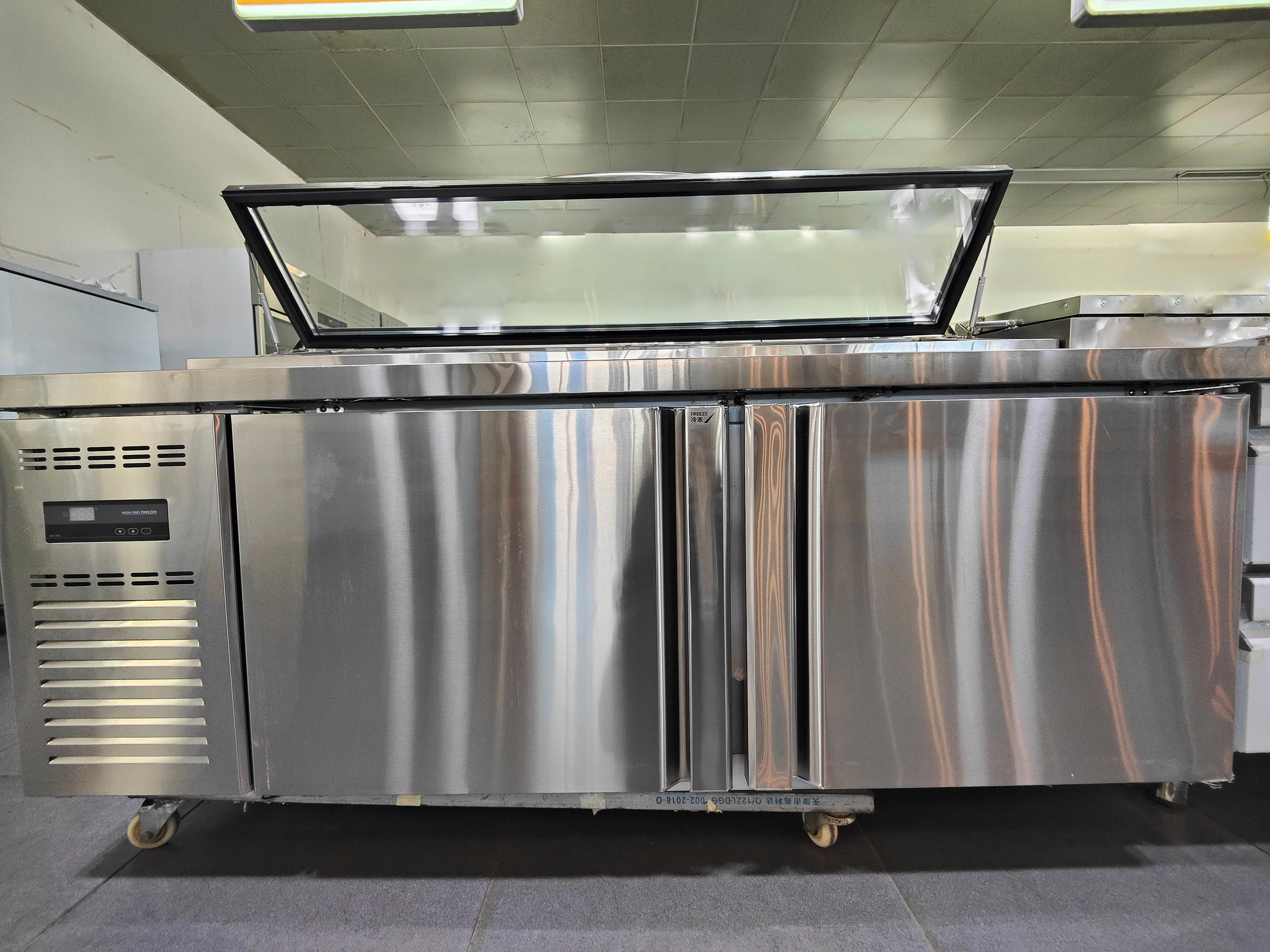 Quality 2 Doors Desktop Salad Bar Refrigerator with Double-temperature 2~8℃/-6~-15℃ for sale
