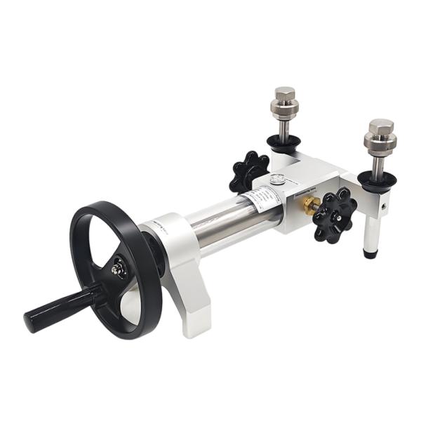 Quality Portable Hydraulic Pump 700 Bar Liquid Pressure Source Pressure Calibration for sale