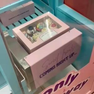 Quality Cupcakes Vending Machine for sale