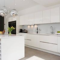 Quality Good Praise Degree Glossy Wood Kitchen Pantry Cabinet with E1 Particleboard for sale