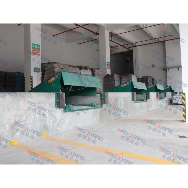 Quality Hydraulic Dock Leveler Load And Unload Goods Green 220V for sale