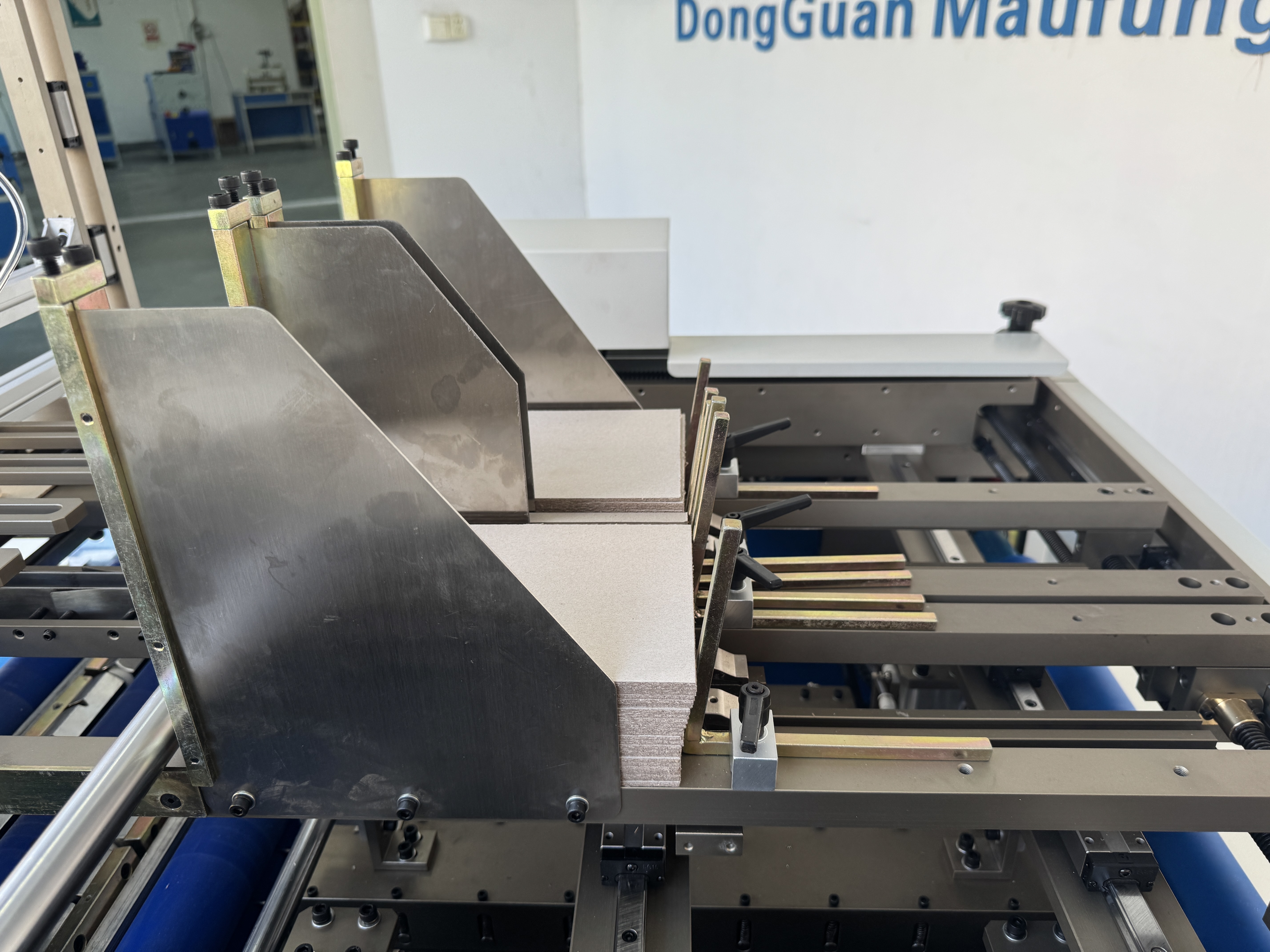 Quality Smart Hard Cover Book Machine Four Sides Folding Case Maker for sale