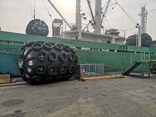 Quality Dia 700mm Pneumatic Rubber Fenders for sale