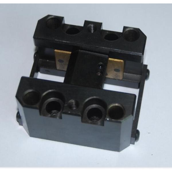 Quality SS400 Graphite Precision Plastic Mould Parts Oilless Slide Core Units for sale