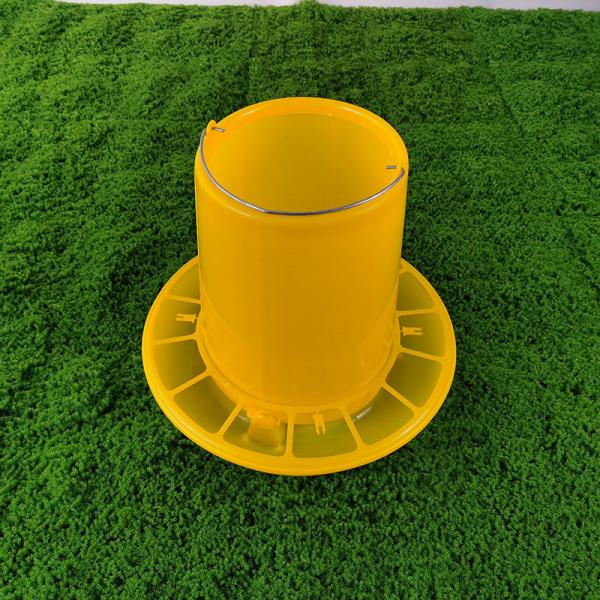 Quality 8L Feeding Poultry Fodder Container Bucket With Modern Functionality for sale