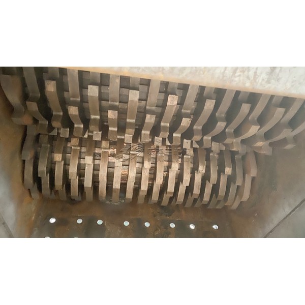 Quality Industrial Wood 22KW Plastic Waste Shredder Machine Two Shaft DS800 for sale