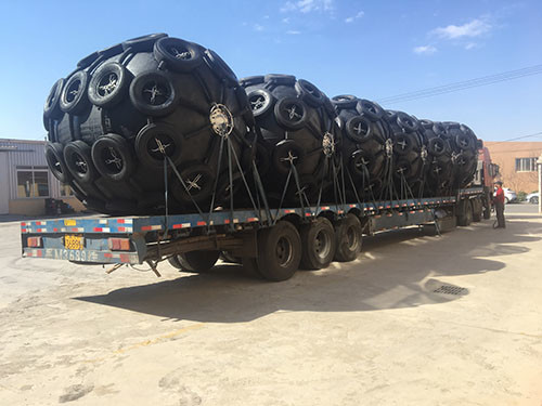 Quality Large Tanker Pneumatic Rubber Fenders Dia 500mm To 3300mm for sale