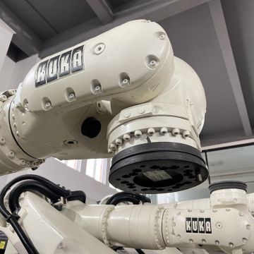 Quality Used Kuka Robot 6 Axis KR150-2 2000 Palletizing Loading Welding Robot for sale