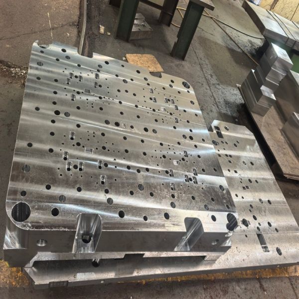 Quality JIS Standard Precision Hot Forging Die Custom Size Injection Mold Base for for sale