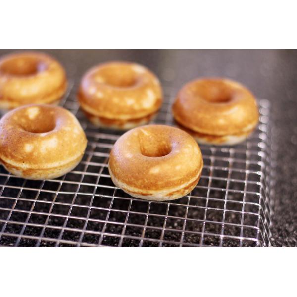 Quality Manual Feeder 300pcs/H Commercial Donut Making Machine for sale