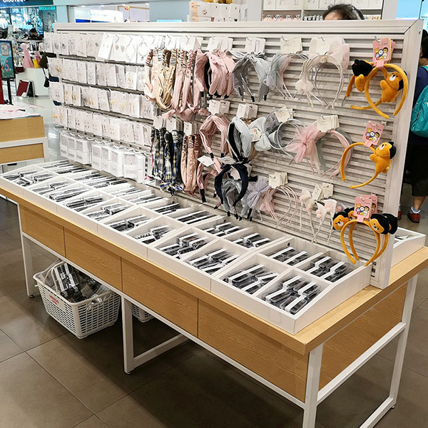 Quality TUV Approval HongChuang Iron And Wood Shelves For Boutique,Display Metal Rack for sale