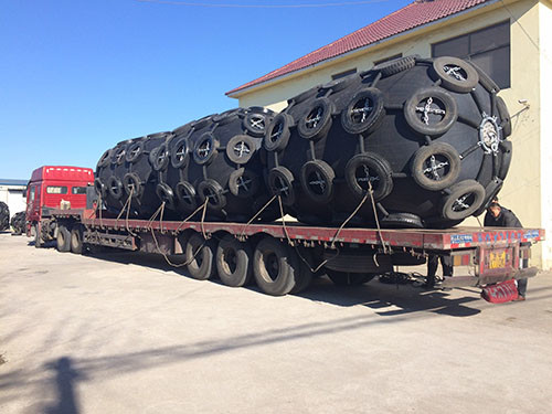 Quality D700mm*L1500mm Floating Yokohama Pneumatic Fender Safe Reliable Wide Application for sale