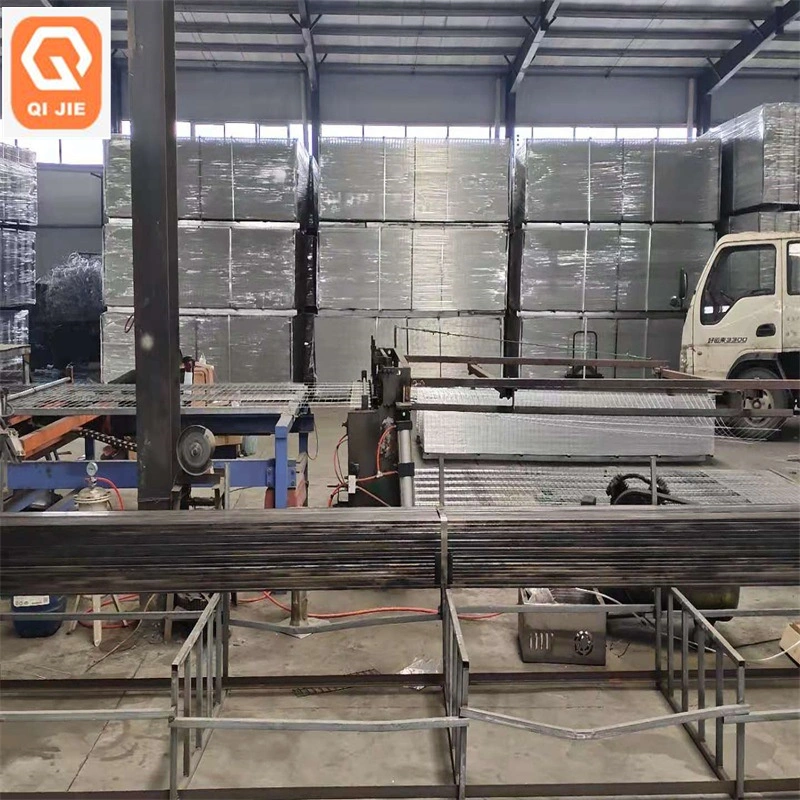 Customized Size Hot Galvanized Iron Roll Welded Wire Mesh for Farm