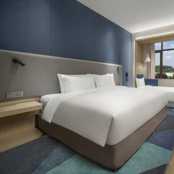 Quality Fully Assembled Hotel Guest Room Furniture Packages Set Customized Shape for sale
