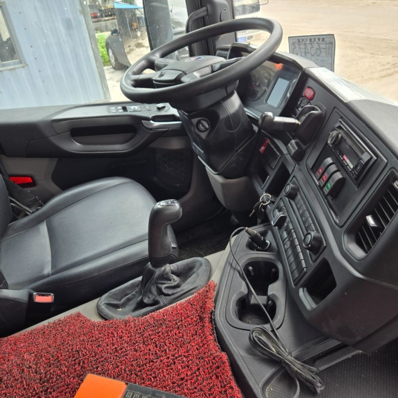 Sinotruk Chassis with Refurbished Pump Components and New Tyres for Dump Trucks