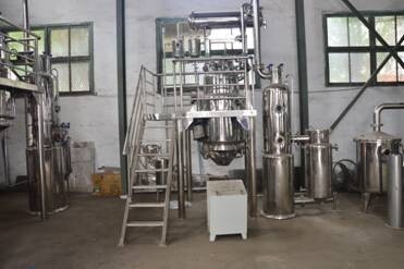 Quality Traditional Herb Extraction Equipment Operated Low Temperature 60 - 80°C for sale