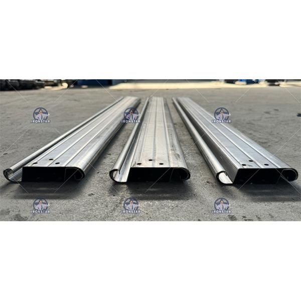 Quality 100mm sandwich rolling shutter door roll forming machine in Saudi Arabia olling for sale