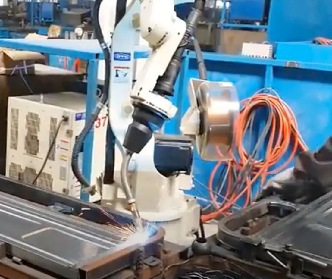 Quality Industry Robotic Workstations 6 Axis Welding Intelligent For Trike Motorcycles for sale
