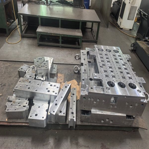 Quality JIS Standard Precision Hot Forging Die Custom Size Injection Mold Base for for sale