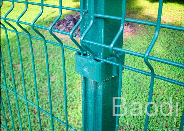 Quality Green Vinyl Coated Wire Mesh Fence Boundary With Metal Post Simple Structure for sale