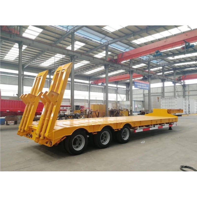 Hydraulic Steering 3 Axles Lowbed Semi Trailer for Sale