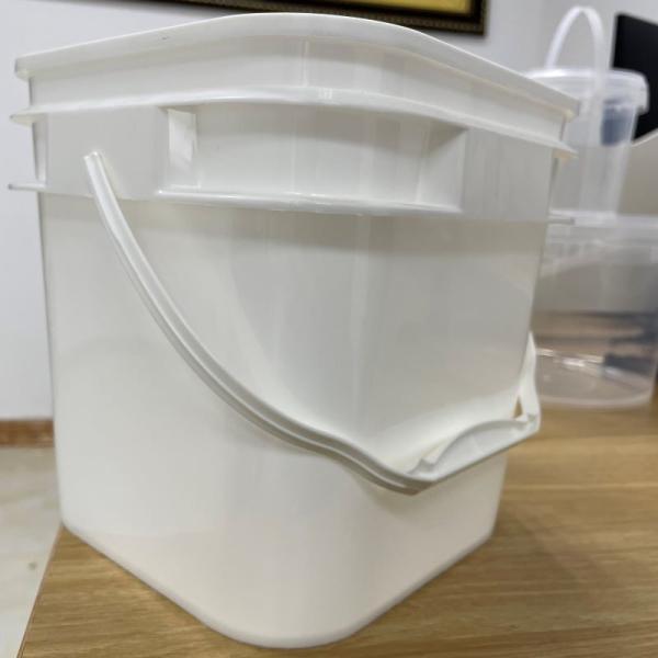 Quality Durable Square Plastic Bucket with Lid Convenient Pet Treat Storage Solution for sale