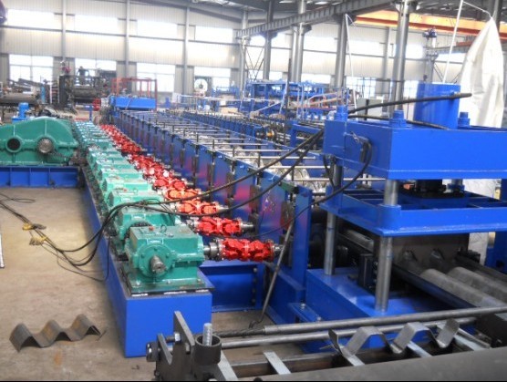 Quality High Speed Three Waves Guardrail Roll Forming Machine with 5.5Kw Hydraulic  power cutting for sale