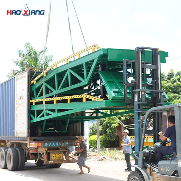 Quality Customized Portable Loading Docks Hydraulic Dock Ramp For Forklift for sale