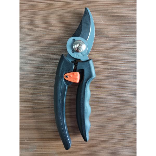 Quality Garden Tool Bypass Tree Pruning Shears for Small Garden Branch Trimming and Cutting for sale