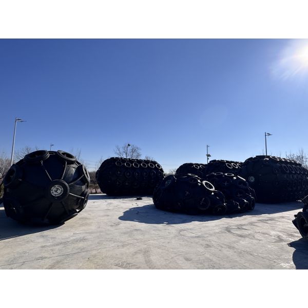 Quality Ship Boat Berthing Dock Floating Inflatable Rubber Fender for sale