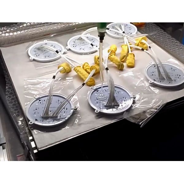 Quality 500 KG Capacity Local Glue Application Machine for Automatic Capacitor for sale