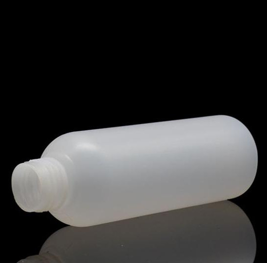 Quality 44mm 133MM PE Cosmetic Bottle Thin 150ml Empty Lotion Containers for sale