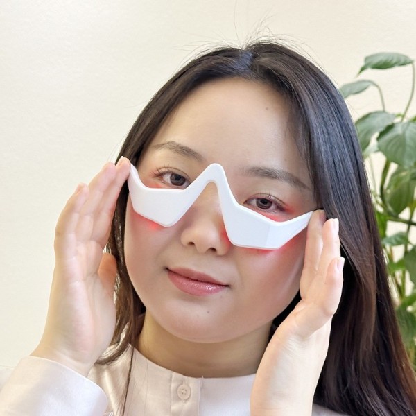 Quality HAND HELD 3D Eye Vibration Red Light Therapy Device for Anti-aging and Puffiness Reduction for sale