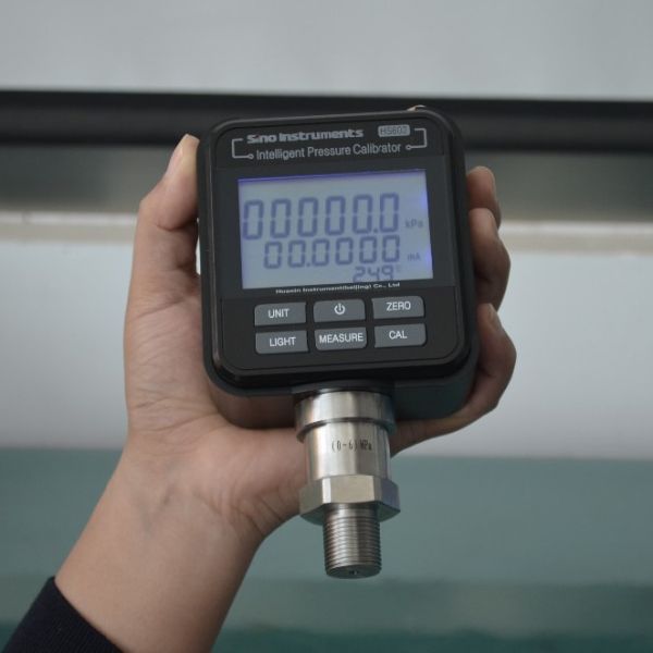 Quality Accurate and Easy HS602 Intelligent Pressure Calibrator for Liquid Media for sale