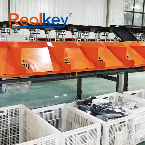 Quality Efficient Operation Tilt Tray Sortation Machine Suitable For Various Items Space for sale