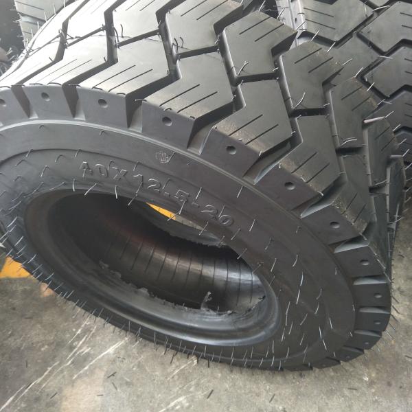 Quality Solid Industrial Forklift Tires 40x12.5-20 Puncture Resistant for sale