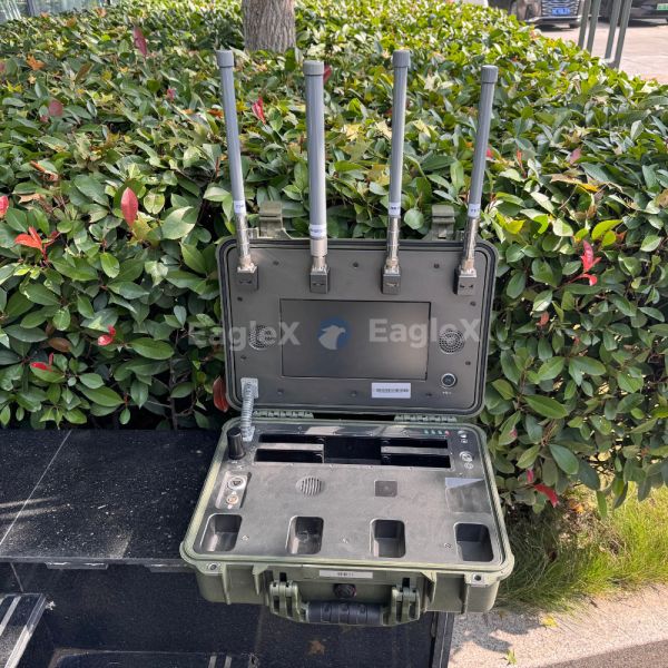 Quality 8KM FPV Drone Detection Range Portable Handheld UAV Drone Detector For Concert, for sale