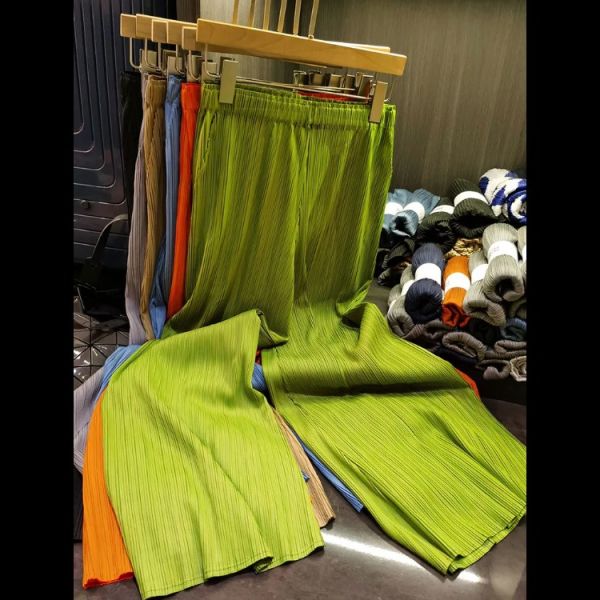 Quality Spring 2025 Women's Loose Solid Color Pleated Elastic Plus Size Women's Pants for sale