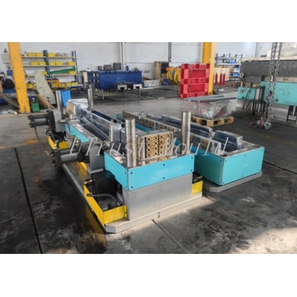 Quality SMC Train Door Frame Compression Mold 300000 Shots P20 Steel for sale