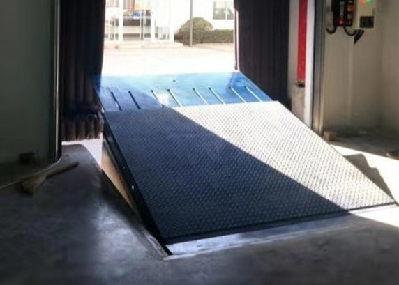 Quality Electric Telescopic Dock Levelers With Retractable Lip Extend Utmost Range To for sale
