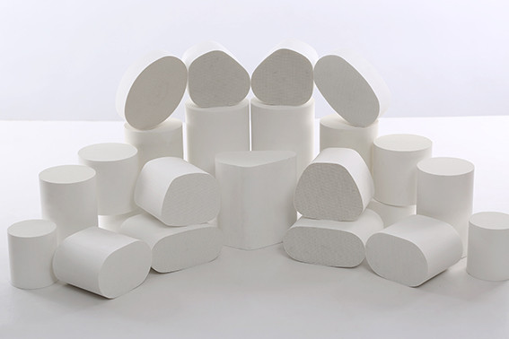 Quality Round White Honeycomb Ceramic Carrier , car Catalyst Supports for sale