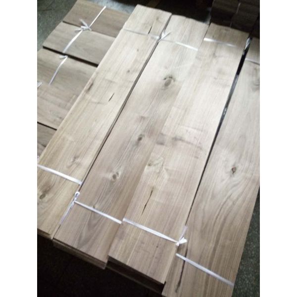 Quality American Walnut Engineered Wood Veneer Walnut Flooring Top Layer for sale