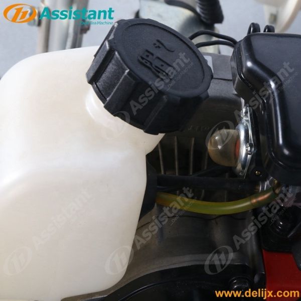Quality DL-4C-T Mitsubishi 2 Stroke Gasoline Engine Tea Harvester Machine for Tea for sale