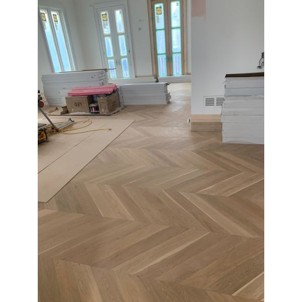 Quality Big Size Chevron Oak Engineered Wood Flooring To Canada 775 X 125mm for sale