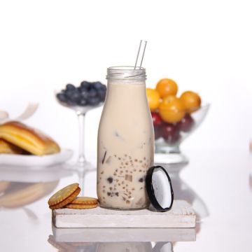 Quality Factory Price 200ml 250ml 350ml 500ml 1000ml Glass Sauce Bottle with Plastic Lid for sale