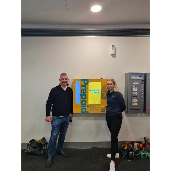 Quality Wall Mounted Mini Electronic Vending Machine With Age Recognition System for sale